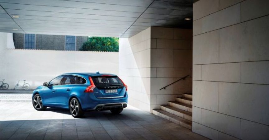 2015 VOLVO V60 PLUG-IN HYBRID R-Design